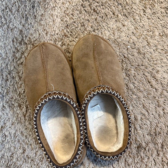 UGG | Shoes | Ugg Slippers | Poshmark